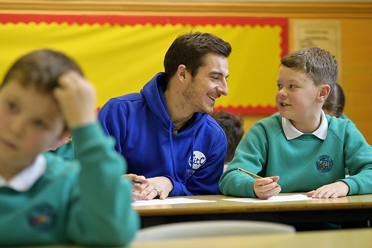 Leighton Baines Helps Youngsters Tackle The Blues - Good News Liverpool